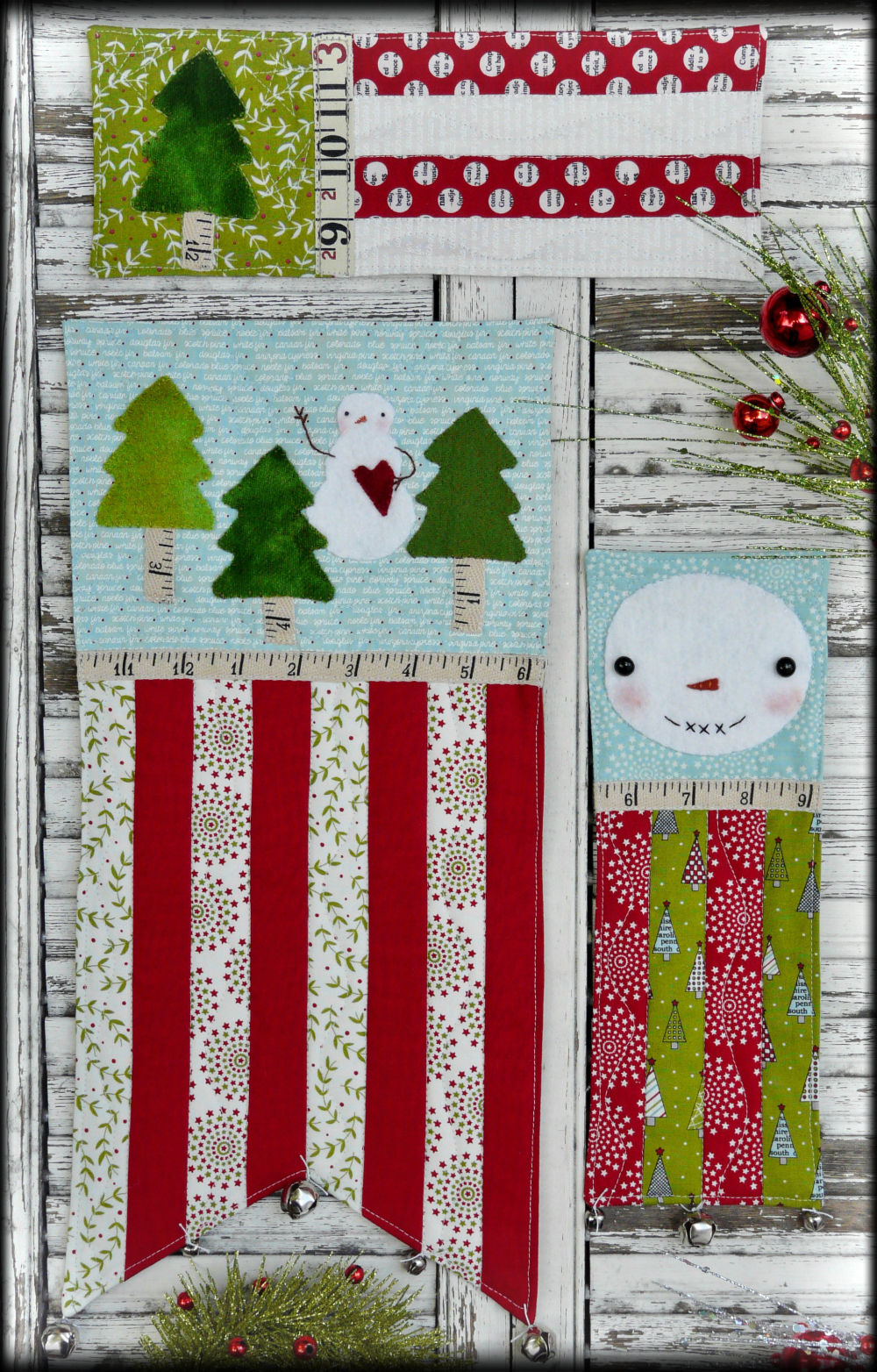 A vintage Christmas mini Quilts pattern #366 | Shirley Hudson Designs